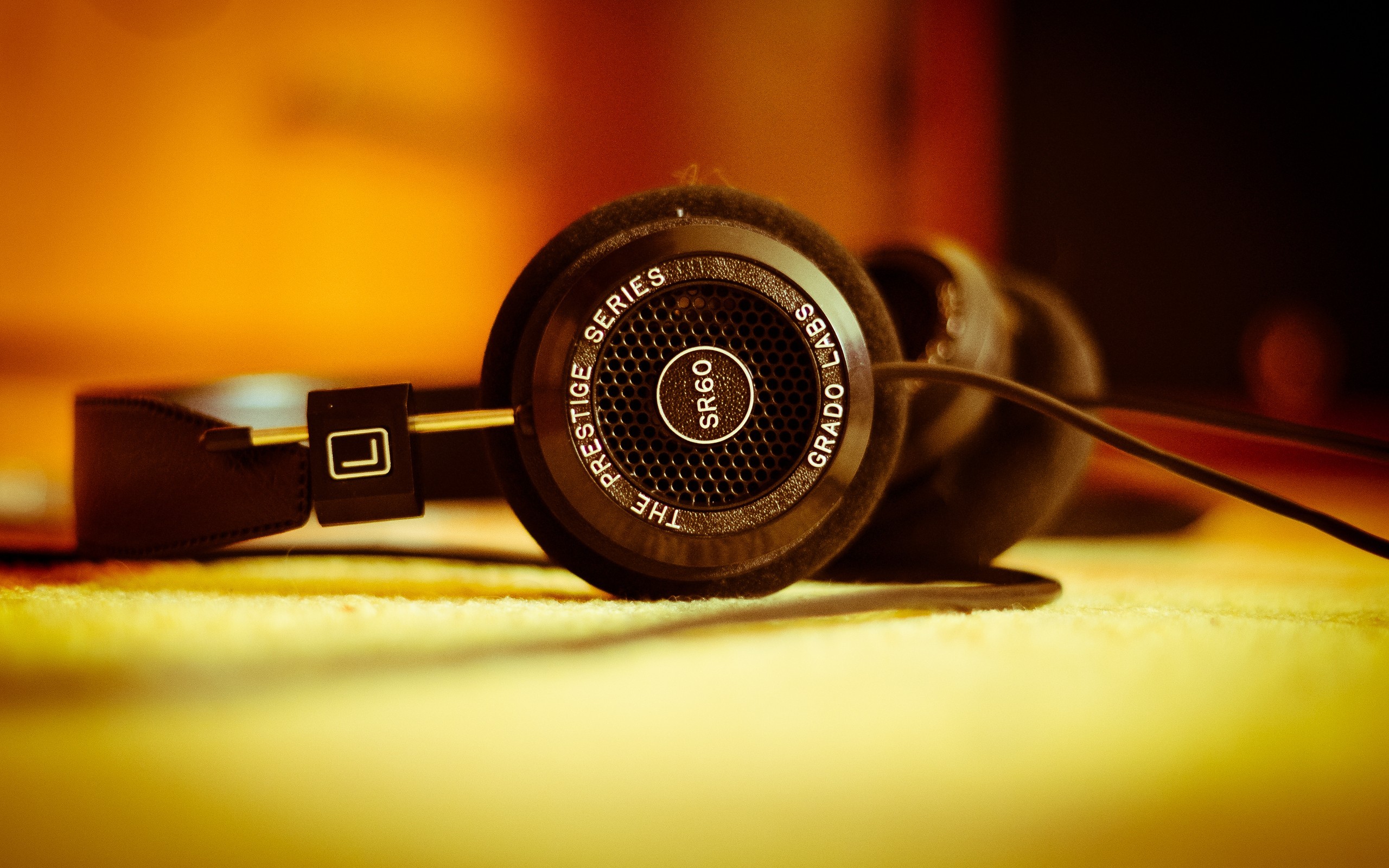 Top 5 Headphones To Listen Music While Using Social Media Top 5 Headphones To Listen Music While Using Social Media